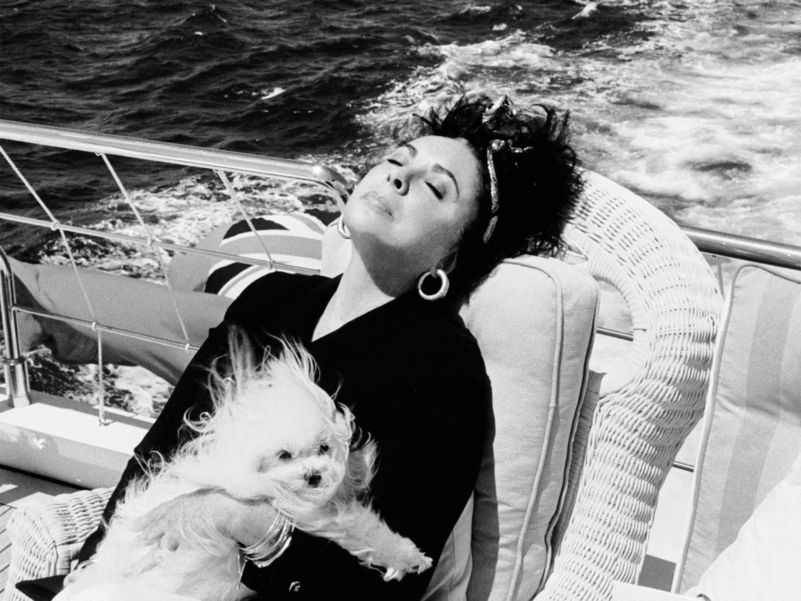 Frank Sinatra Et Elizabeth Taylor Elizabeth Taylor (R) And Ava Gardner