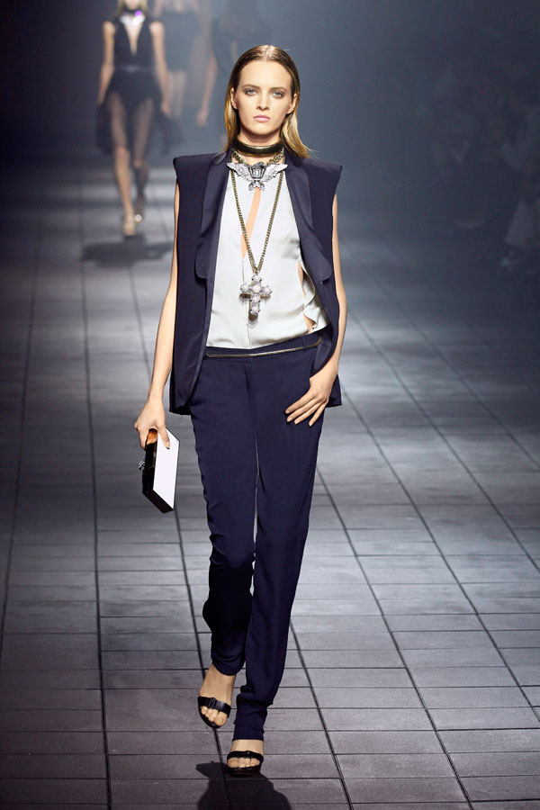 What To Wear With Black Sleeveless Jacket at Dominic Nanya blog